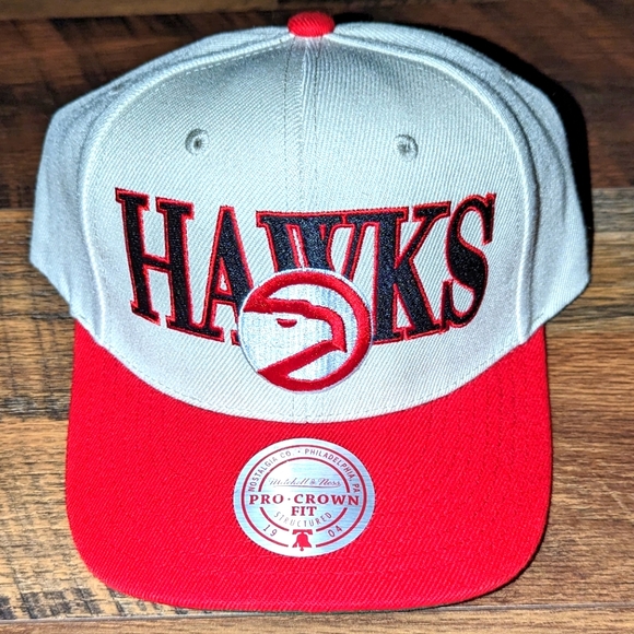 Mitchell & Ness | Accessories | Atlanta Hawks Pro Crown Fit Snapback ...